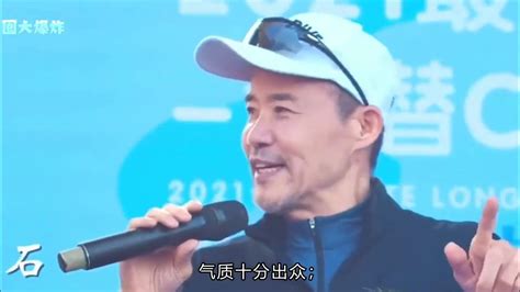 王石夫妇日本餐厅被偶遇，42岁田朴珺两人气质反差大 Youtube