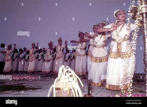 Mohiniyattam Mohiniattam A Classical Dance Form From Kerala Believed
