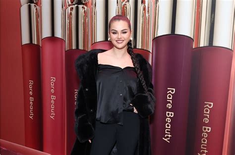 Selena Gomez Weegt Verkoop Van Cosmeticamerk Ter Waarde Van 2 Miljard