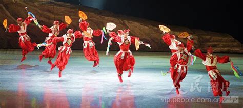 陕西延安：经典舞剧《兰花花》上演 人民图片网