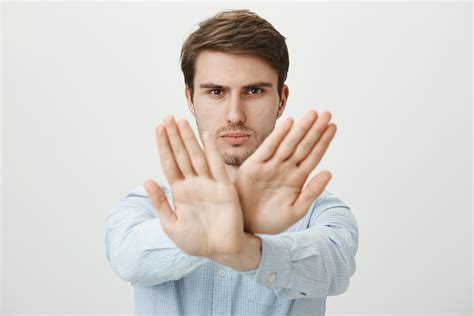うわ、見たくない。男性が引いてしまう40代独女の「通勤バッグ」3選｜otona Salone