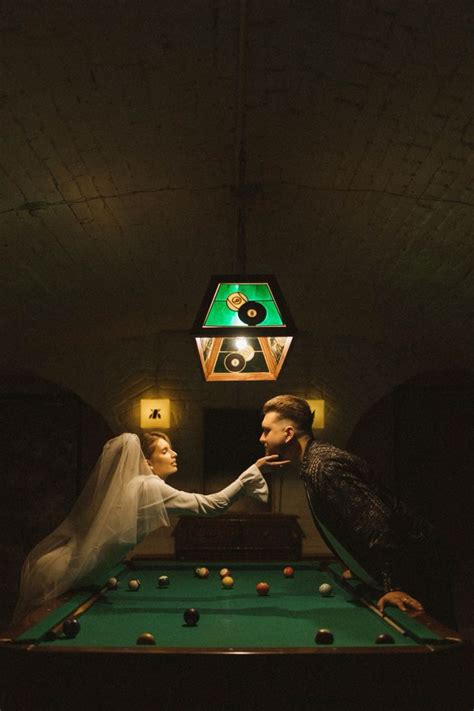 Свадебная фотосессия в баре Wedding