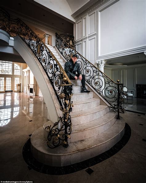 Urban Explorer Discovers Abandoned 12 Million Mansion Daily Mail Online