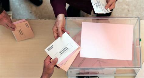 La participación en las autonómicas valencianas es del 45 8 cinco
