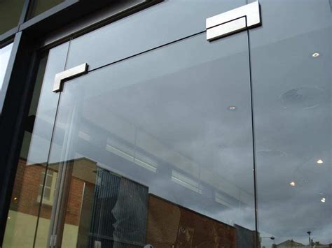 Frameless Glass Shop Fronts