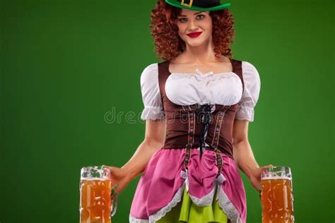 Rue De Pattys De Jour De Cadre Jeune Serveuse Sexy Doktoberfest