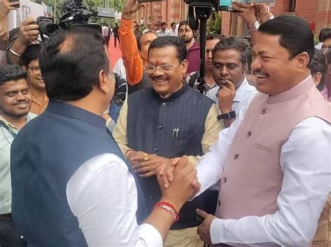 Nana Patole Ashish Shelar Handshake Sanjay Shirsat Photos Nagpur