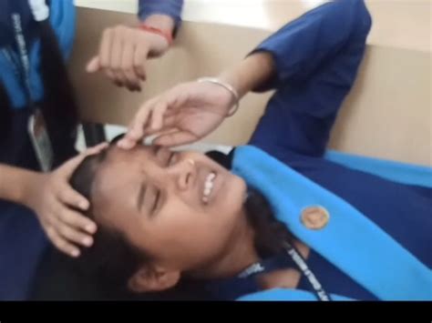 प्राचार्या और शिक्षिका के बीच गुटबाजी डर से स्कूल नहीं पहुंची छात्रा