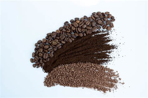 구운 커피 콩 과립 치커리 갈은 커피의 배경 커피 콩과 커피 파우더의 배경 Robusta Coffee Crop에 대한 스톡