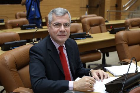 Iran Barbosa parabeniza Rádio Cultura por seu aniversário Assembleia