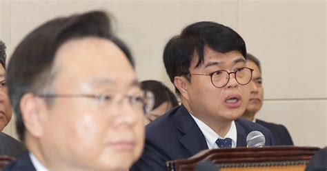 모욕한 이를 만난 국회의원이 보인 의외의 반응 신필규의 아직도 적응 중