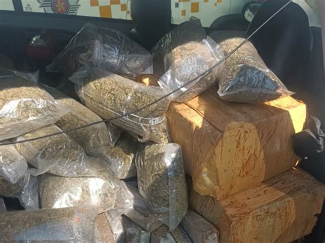 Polícia apreende dois carros grande quantidade de maconha
