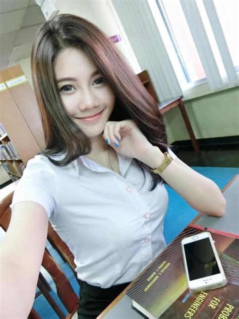 Nữ Sinh Thái Lan Nổi Như Cồn Từ Bức ảnh Siêu Xinh Chụp Trong Thư Viện