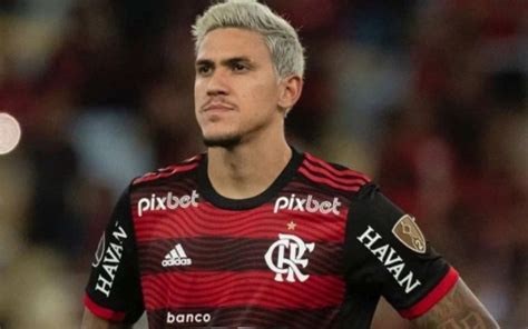 Jogador Do Flamengo é Agredido Com Soco No Rosto Por Preparador Físico