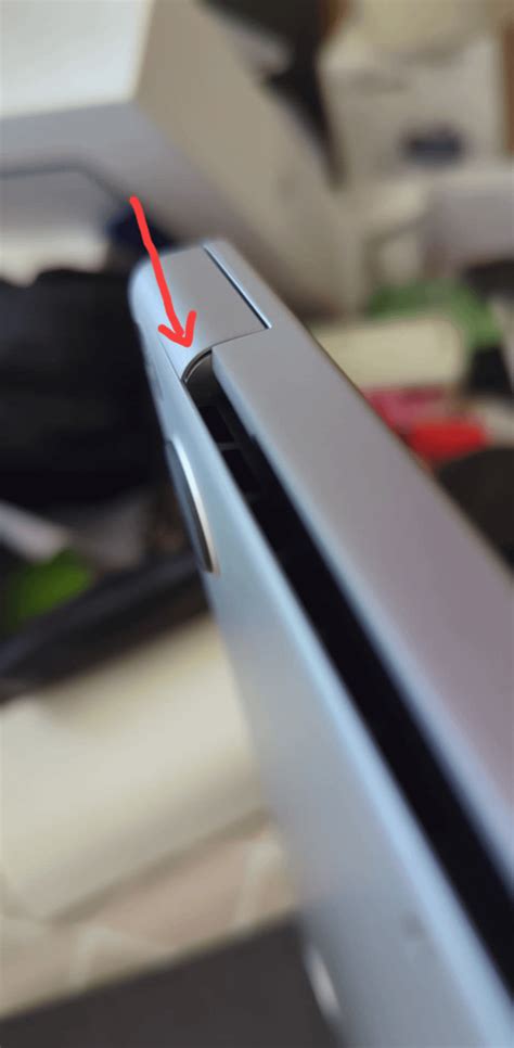 The Hinge Cover On Macbook Pro 14 2021 Has A Gap On One Side Is It Normal R Mac