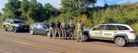 Prf E Bm Prendem Homem Armado Em Carro Roubado E Clonado — Polícia