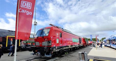 db cargo presenta el tren de mercancías del futuro trenvista