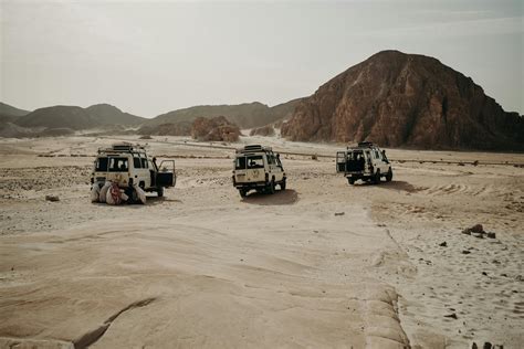 4×4 Suv 不平 中東 中東風景 乾旱 乾旱氣候 乾的 公路旅行 冒險 冒險旅行 勘探 吉普車 四驅車 地形