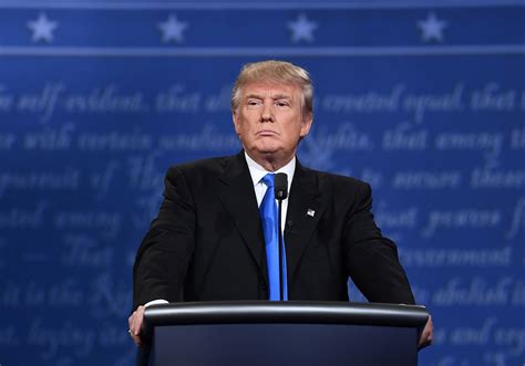Donald Trump A Failed Bully In His Debate With Clinton The New Yorker