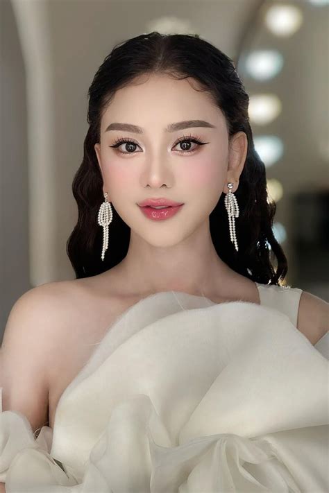 Sao Việt 106 Hồng Nhung Khoe Vòng Eo Nhỏ Xíu Huyền My Diện áo Cắt Xẻ
