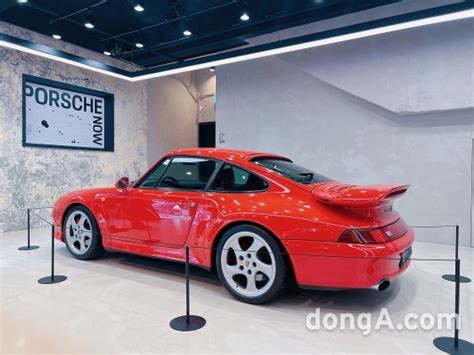 이색 브랜드 공간 ‘포르쉐 나우 가보니… “지금 성수동에서 가장 핫한 카페” 비즈n