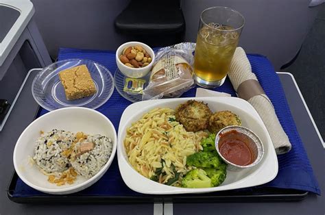 United Airlines Improving First Class Meal Service Trueviralnews