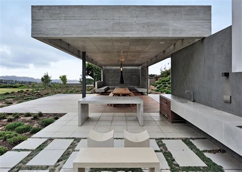 Concrete Garden Pavilion By Metropolis Offers Outdoor Dining