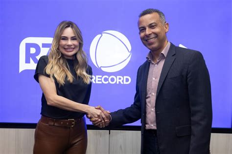 Rachel Sheherazade é a nova apresentadora do reality A Grande Conquista