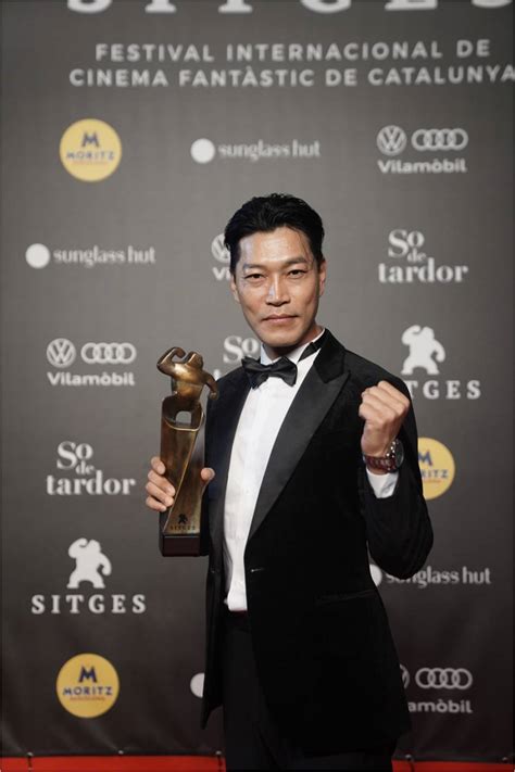 서인국x장동윤 늑대사냥 시체스영화제 2관왕 영예 Pickcon