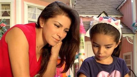 Aitana Derbez Y Su Mami Dan Divertidos Consejos De Belleza En YouTube Telemundo