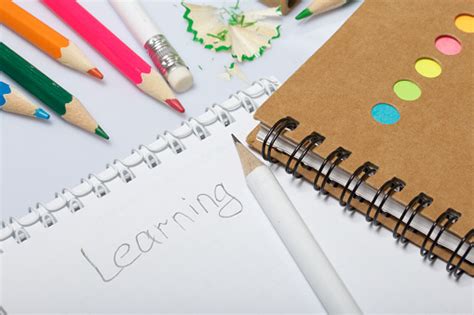학교와 교육에 대 한 문구입니다 메모장 및 쓰기 및 그리기 연필 연필에 대 한 숫 돌입니다 0명에 대한 스톡 사진 및 기타