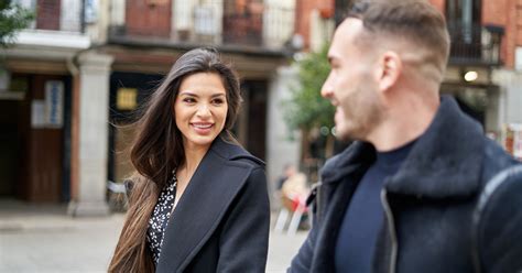 10 Non Obvious Body Language Signs That Signal Powerful Romantic Attraction