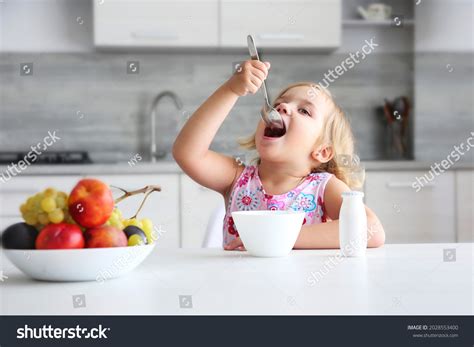Little Caucasian Girl Enjoing Food Sitting库存照片2028553400 Shutterstock