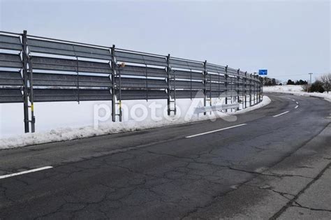 防雪柵 雪国の吹雪対策 No 24546299写真素材なら写真AC無料フリーダウンロードOK