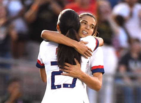 Christen Press Tobin Heath Both Sign With Manchester United