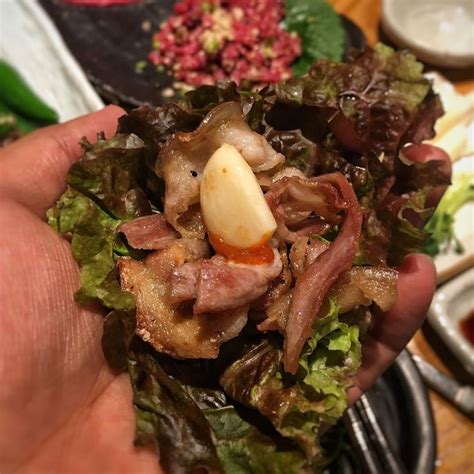 Instagram의 부산맛집 맛있는부산님 “해운대 육화목 소고기는 날로 먹고 돼지고기는 구워 먹고 육회랑 육사시미로 술 그렇게 마셨는데 생대패랑 또 그렇게 마시면 안