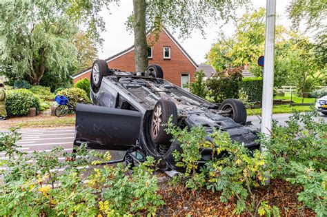 Auto Belandt Op Kop Na Aanrijding NoorderNieuws