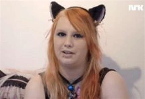 Mulher Afirma Ser Uma Gata Presa No Corpo Errado