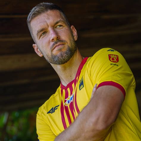 Camiseta Local Korona Kielce 2024 25