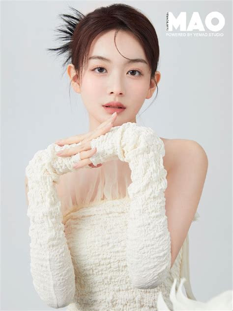 ปักพินโดย Yu Mì ใน Styles ในปี 2024 นางแบบ แฟชั่น