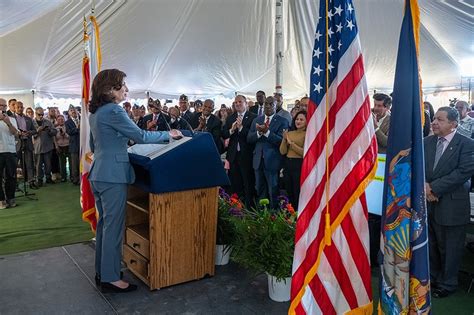Governor Hochul Celebrates New Yorks Statewide Pay Transparency Law As