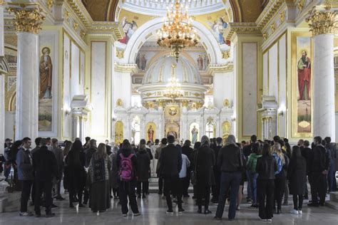ANTES e DEPOIS imagens mostram destruição da maior catedral de Odessa na Ucrânia após ataque