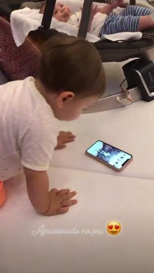 Andressa Suita Encanta Ao Mostrar Gabriel Hipnotizado Vendo Vídeo De