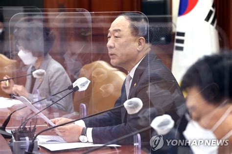 혁신성장 Big3 추진회의 주재하는 홍남기 부총리 연합뉴스