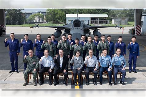 中國對台軍演落幕 蔡總統視導空軍基地慰勉官兵：只要團結一致，就能讓國人安心！ 放言fount Media