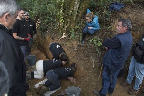 La Policía Paraliza La Exhumación De Una Fosa Común De La Guerra Civil