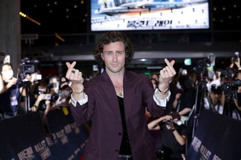 【来日中】アーロン・テイラー＝ジョンソン、監督ガン無視でファンサをしてくれる Frontrow