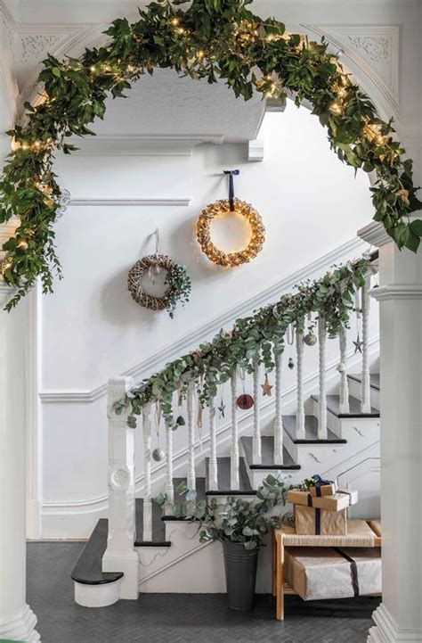 20 Ideas Para Decorar Las Escaleras De Tu Casa En Navidad