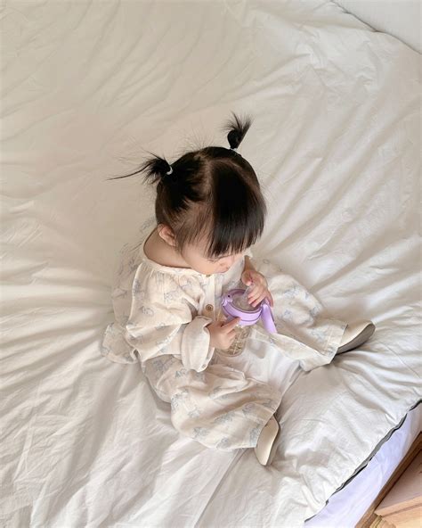 시하ෆ⃛ 엄마랑 커플룩 엄마랑 커플룩 잠옷 🤍 살짝 오버핏으로 딱 입고자면 편안하구 재질도 가벼워요 야외에선 겉옷만