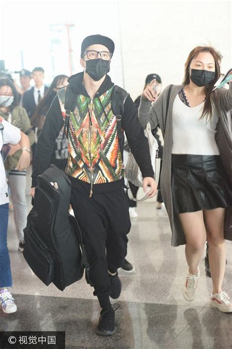 生死時速！薛之謙趕飛機差點遲到 率領眾「迷妹」一路狂奔 每日頭條